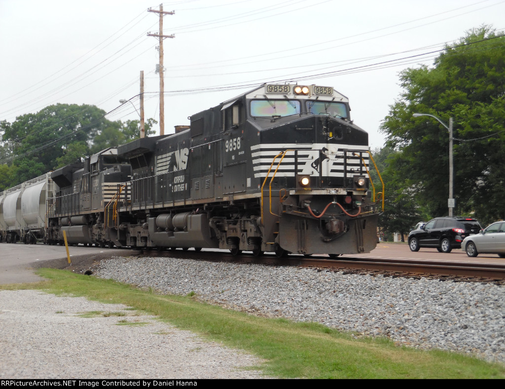 NS 9858 and 2720 working hard on 16Z.